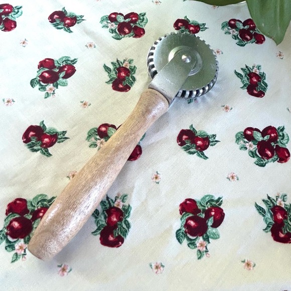 Unique Vintage | Kitchen | Vintage Krimp Kut Pastry Pie Crimper Sealer ...